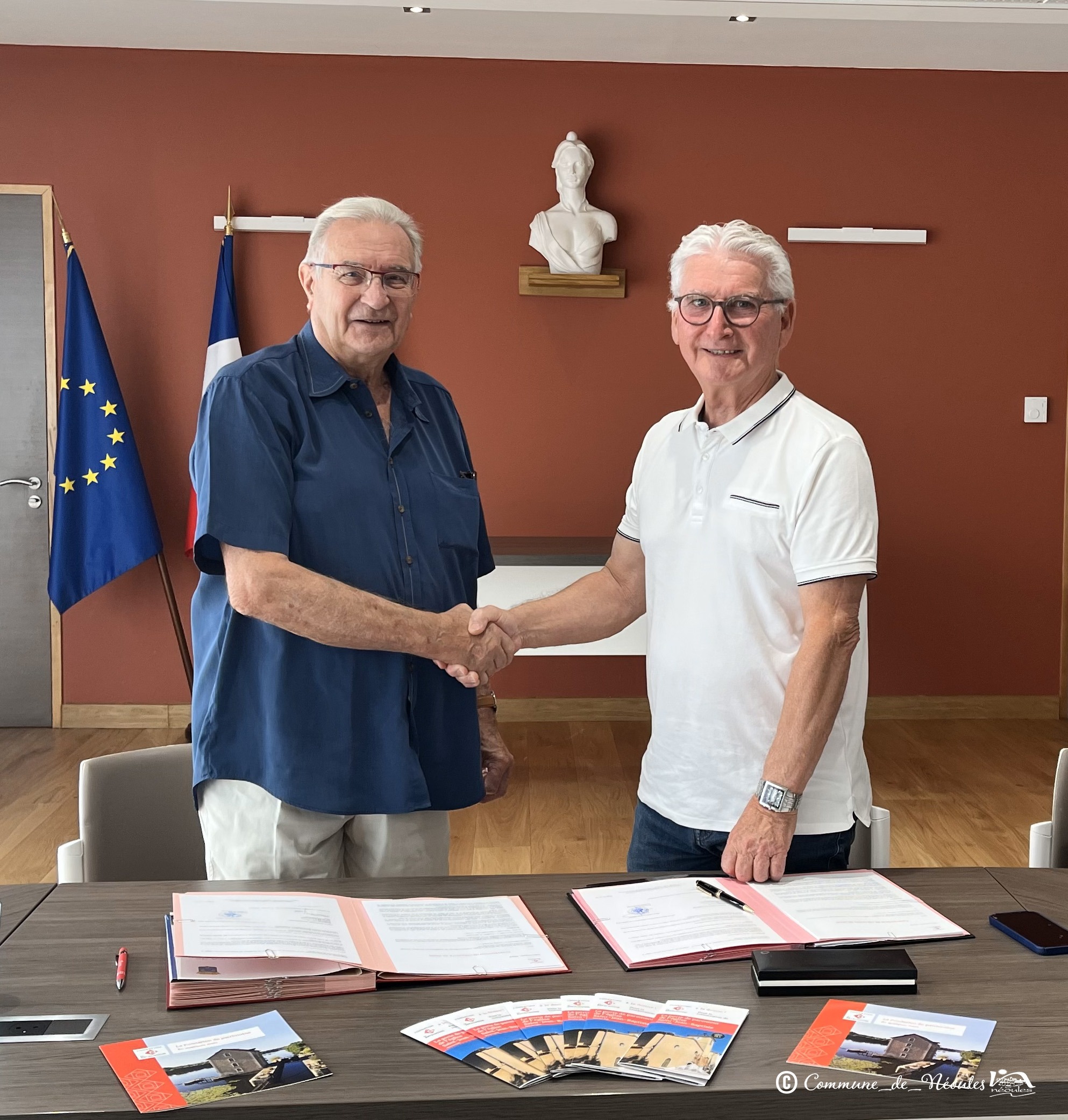 Signature d'un convention portant ouverture d'une collecte de dons pour ...